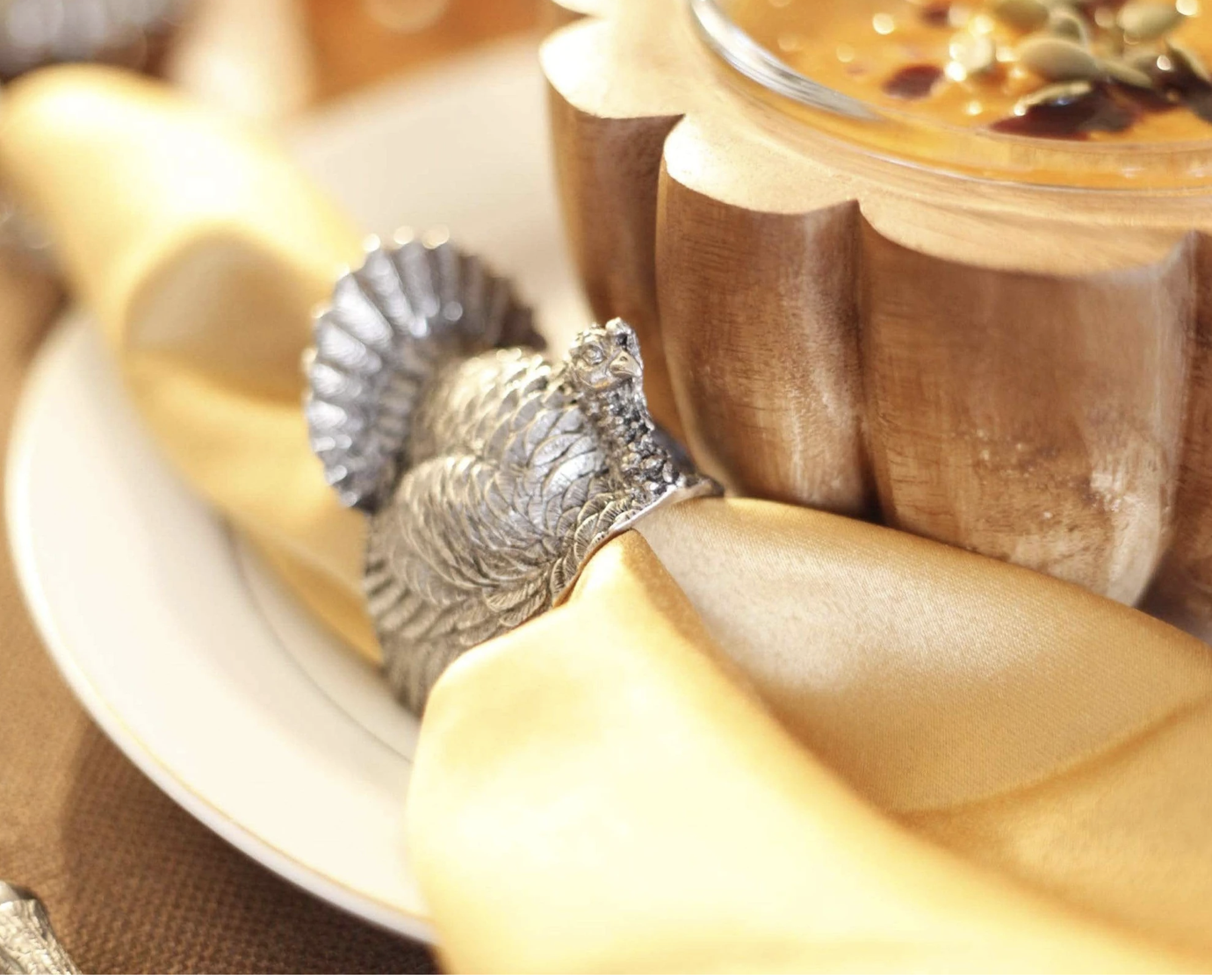 Tablescape Tips to Wow Your Thanksgiving Guests - The Scout Guide