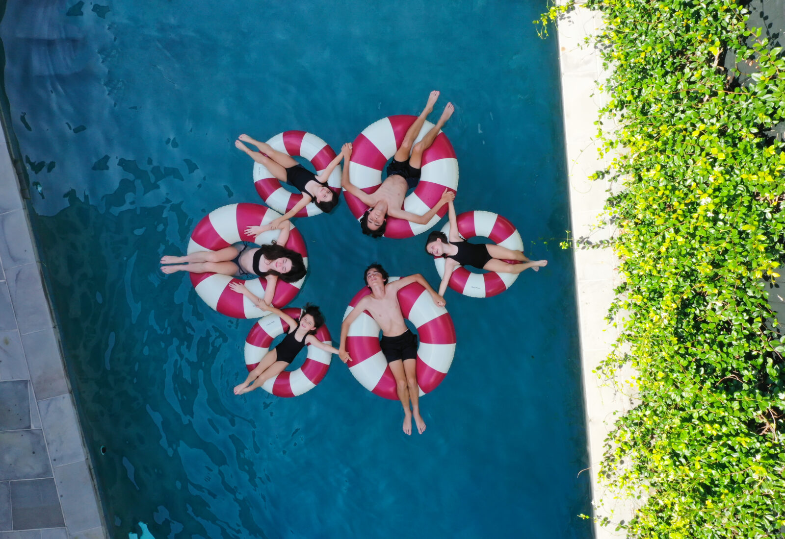 An Underwater Photography Session with Olivia Grey Pritchard ...