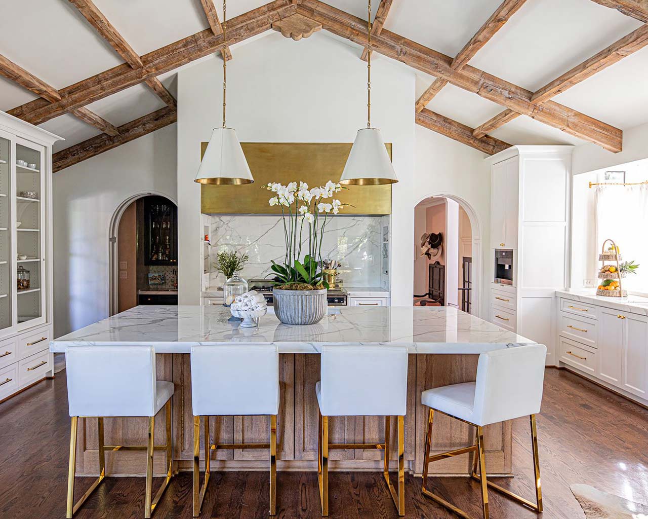 The Heart of the Home: 10 Kitchens That Balance Beauty and Function ...